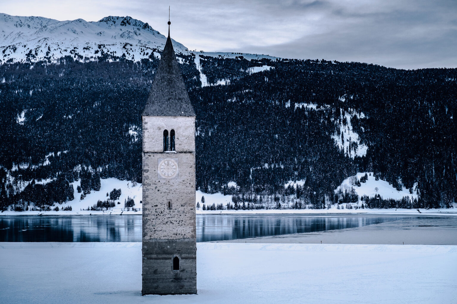 Lago di Resia, a complete travel guide (with map and photos)